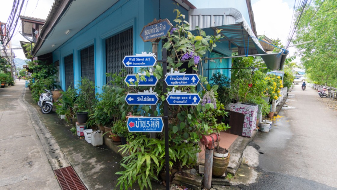 The Market Behind the Roman Church or Talad Lang Wat Roman